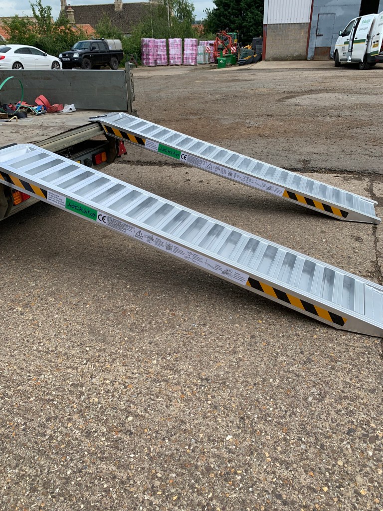 Loading Ramps 3 TON Alumininium "FLAT END with Pin 2.5m (8')Long Pair ...